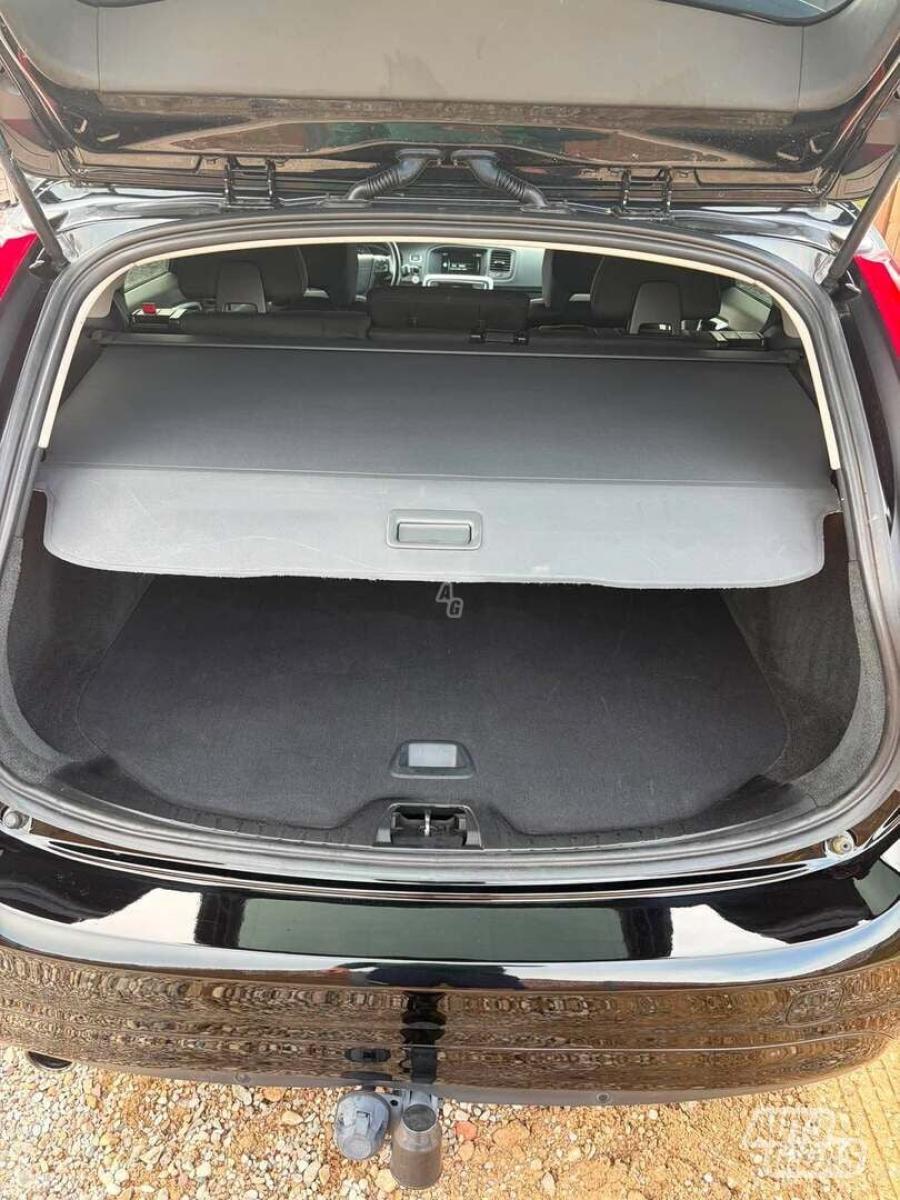 Black Volvo V60 2014 in Klaipeda, with an engine capacity of 2.00 L and mileage of 217 thousand km for 7200 €, photo 17 on AUTOMOTO.COM.LV