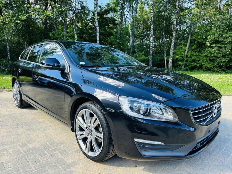 Melns Volvo V60 2014 Kauņa, ar dzinēja tilpumu 1.98 L un nobraukumu 201 tūkst. km par 8450 €, foto 1 vietnē AUTOMOTO.COM.LV