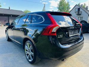 Melns Volvo V60 2014 Kauņa, ar dzinēja tilpumu 1.98 L un nobraukumu 201 tūkst. km par 8450 €, foto 4 vietnē AUTOMOTO.COM.LV
