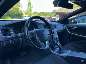 Melns Volvo V60 2014 Kauņa, ar dzinēja tilpumu 1.98 L un nobraukumu 201 tūkst. km par 8450 €, foto 12 vietnē AUTOMOTO.COM.LV