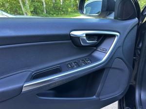 Melns Volvo V60 2014 Kauņa, ar dzinēja tilpumu 1.98 L un nobraukumu 201 tūkst. km par 8450 €, foto 13 vietnē AUTOMOTO.COM.LV