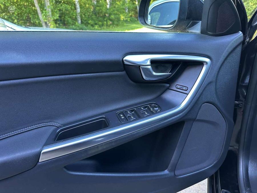 Melns Volvo V60 2014 Kauņa, ar dzinēja tilpumu 1.98 L un nobraukumu 201 tūkst. km par 8450 €, foto 13 vietnē AUTOMOTO.COM.LV