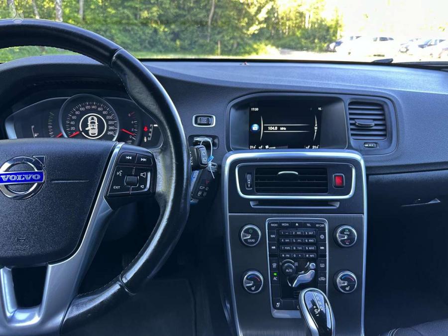 Melns Volvo V60 2014 Kauņa, ar dzinēja tilpumu 1.98 L un nobraukumu 201 tūkst. km par 8450 €, foto 17 vietnē AUTOMOTO.COM.LV