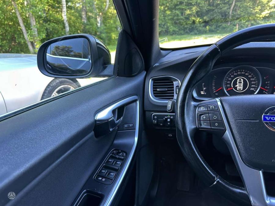 Melns Volvo V60 2014 Kauņa, ar dzinēja tilpumu 1.98 L un nobraukumu 201 tūkst. km par 8450 €, foto 18 vietnē AUTOMOTO.COM.LV