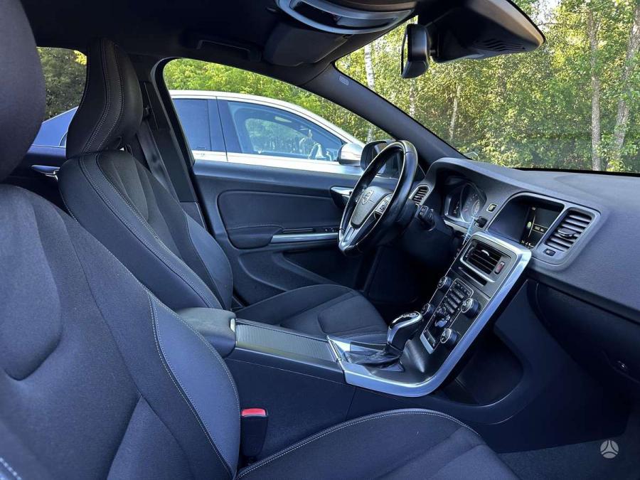 Melns Volvo V60 2014 Kauņa, ar dzinēja tilpumu 1.98 L un nobraukumu 201 tūkst. km par 8450 €, foto 19 vietnē AUTOMOTO.COM.LV
