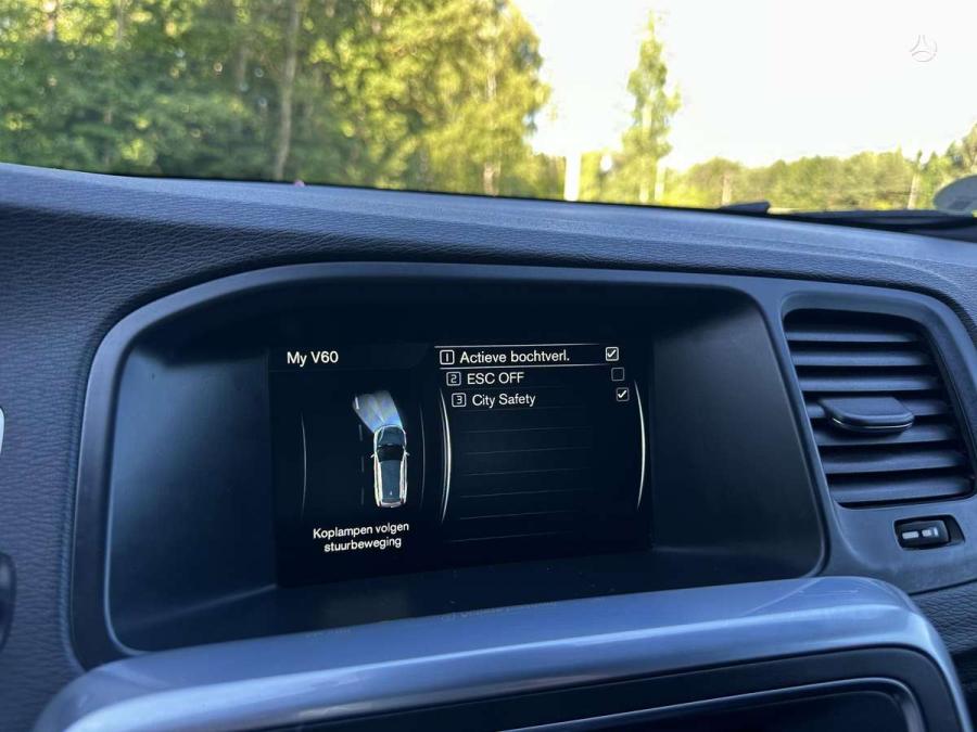 Melns Volvo V60 2014 Kauņa, ar dzinēja tilpumu 1.98 L un nobraukumu 201 tūkst. km par 8450 €, foto 20 vietnē AUTOMOTO.COM.LV
