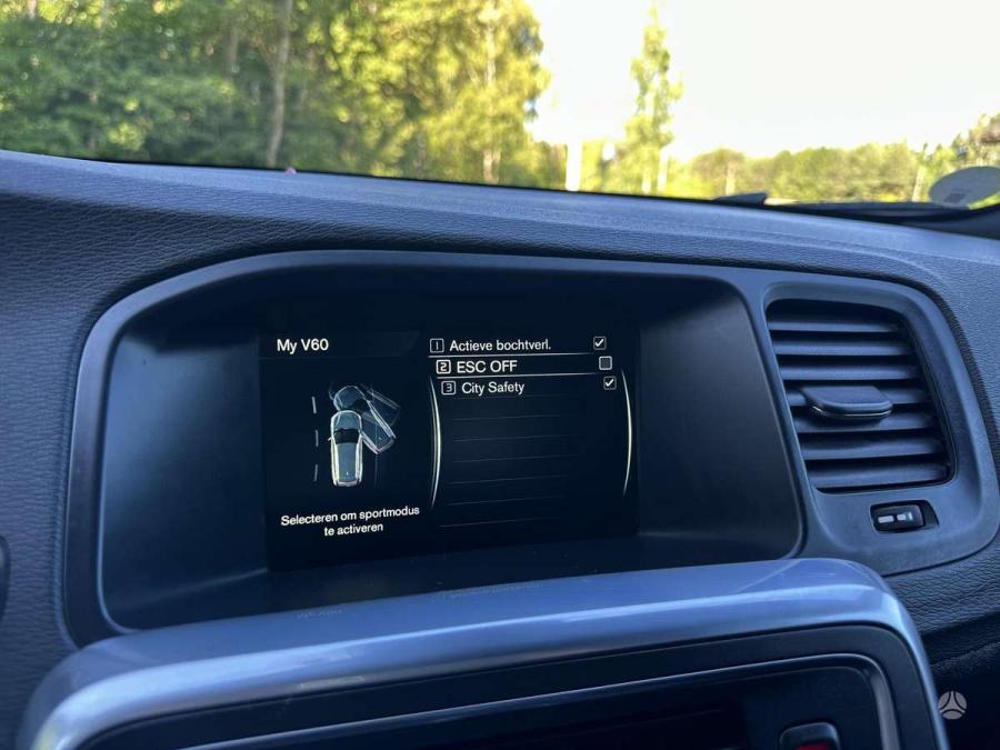 Melns Volvo V60 2014 Kauņa, ar dzinēja tilpumu 1.98 L un nobraukumu 201 tūkst. km par 8450 €, foto 21 vietnē AUTOMOTO.COM.LV