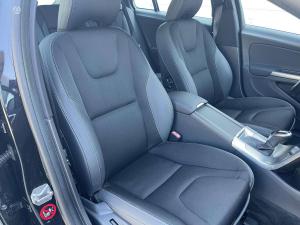 Melns Volvo V60 2014 Kauņa, ar dzinēja tilpumu 1.97 L un nobraukumu 247 tūkst. km par 6250 €, foto 28 vietnē AUTOMOTO.COM.LV