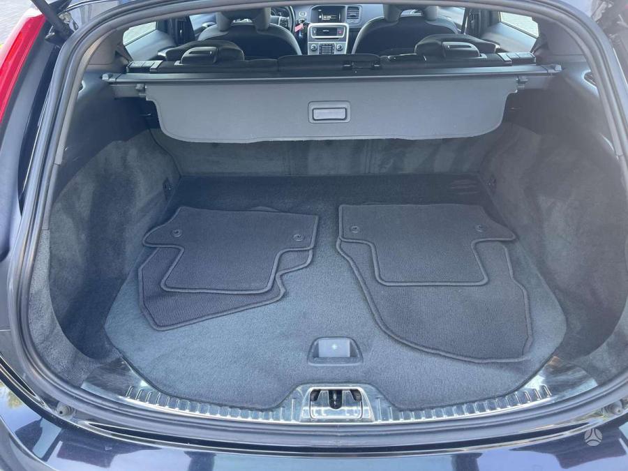 Melns Volvo V60 2014 Kauņa, ar dzinēja tilpumu 1.97 L un nobraukumu 247 tūkst. km par 6250 €, foto 30 vietnē AUTOMOTO.COM.LV