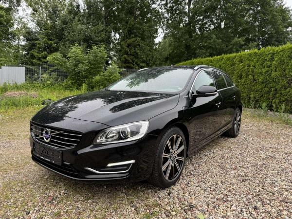 Melns Volvo V60 2014 Alīta, ar dzinēja tilpumu 2.40 L un nobraukumu 295 tūkst. km par 6500 €, foto 1 vietnē AUTOMOTO.COM.LV