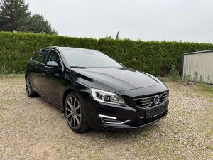 Black Volvo V60 2014 in Alytus, with an engine capacity of 2.40 L and mileage of 295 thousand km for 6500 €, photo 3 on AUTOMOTO.COM.LV