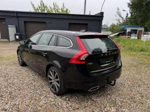 Black Volvo V60 2014 in Alytus, with an engine capacity of 2.40 L and mileage of 295 thousand km for 6500 €, photo 4 on AUTOMOTO.COM.LV