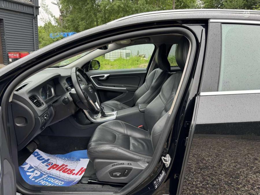 Black Volvo V60 2014 in Alytus, with an engine capacity of 2.40 L and mileage of 295 thousand km for 6500 €, photo 7 on AUTOMOTO.COM.LV