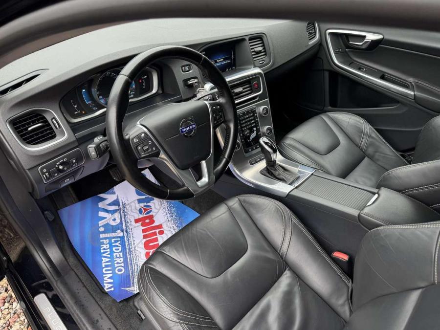 Black Volvo V60 2014 in Alytus, with an engine capacity of 2.40 L and mileage of 295 thousand km for 6500 €, photo 8 on AUTOMOTO.COM.LV