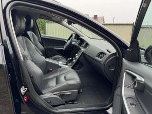 Black Volvo V60 2014 in Alytus, with an engine capacity of 2.40 L and mileage of 295 thousand km for 6500 €, photo 10 on AUTOMOTO.COM.LV