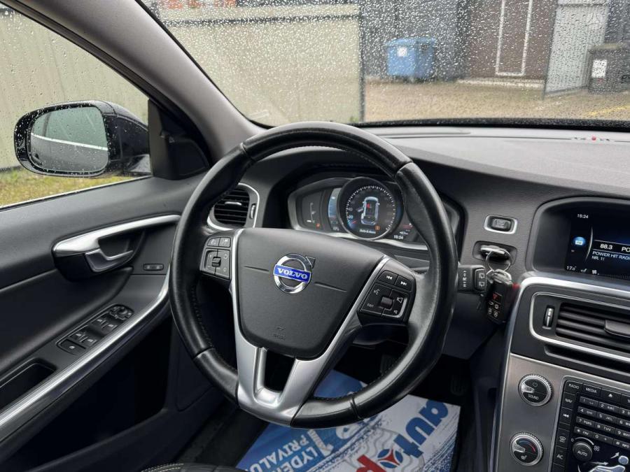 Black Volvo V60 2014 in Alytus, with an engine capacity of 2.40 L and mileage of 295 thousand km for 6500 €, photo 12 on AUTOMOTO.COM.LV
