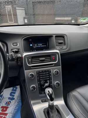 Black Volvo V60 2014 in Alytus, with an engine capacity of 2.40 L and mileage of 295 thousand km for 6500 €, photo 13 on AUTOMOTO.COM.LV
