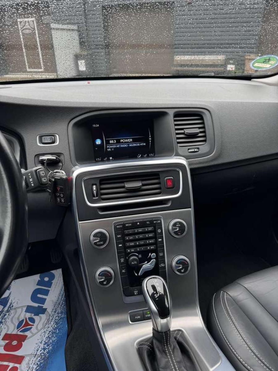 Black Volvo V60 2014 in Alytus, with an engine capacity of 2.40 L and mileage of 295 thousand km for 6500 €, photo 13 on AUTOMOTO.COM.LV
