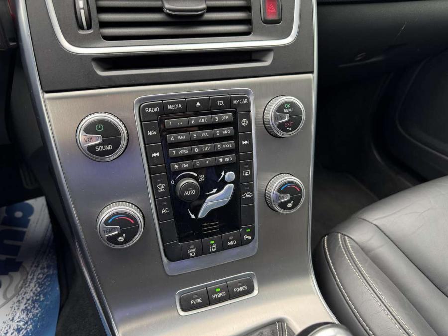 Black Volvo V60 2014 in Alytus, with an engine capacity of 2.40 L and mileage of 295 thousand km for 6500 €, photo 19 on AUTOMOTO.COM.LV