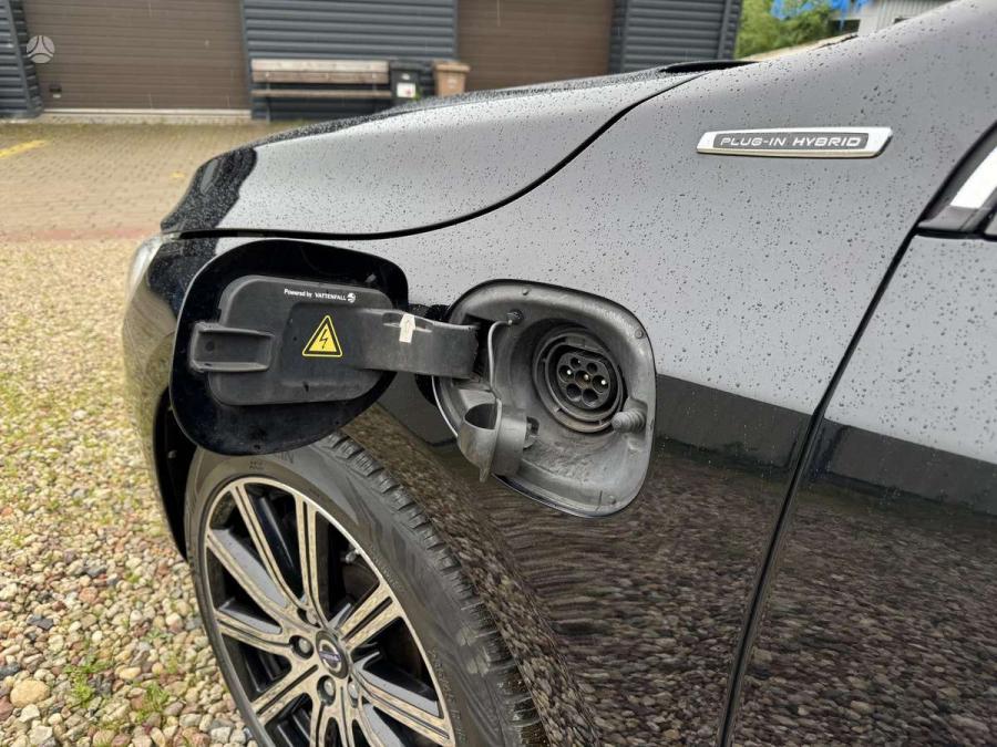 Black Volvo V60 2014 in Alytus, with an engine capacity of 2.40 L and mileage of 295 thousand km for 6500 €, photo 30 on AUTOMOTO.COM.LV