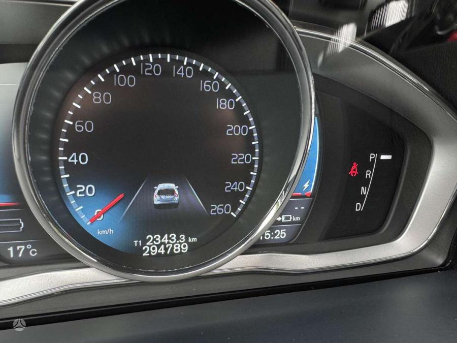 Black Volvo V60 2014 in Alytus, with an engine capacity of 2.40 L and mileage of 295 thousand km for 6500 €, photo 33 on AUTOMOTO.COM.LV