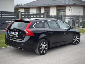 Melns Volvo V60 2014 Jelgava, ar dzinēja tilpumu 2.40 L un nobraukumu 271 tūkst. km par 8500 €, foto 6 vietnē AUTOMOTO.COM.LV