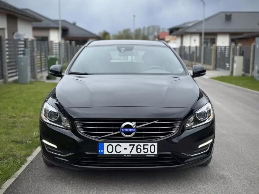 Melns Volvo V60 2014 Jelgava, ar dzinēja tilpumu 2.40 L un nobraukumu 271 tūkst. km par 8500 €, foto 7 vietnē AUTOMOTO.COM.LV