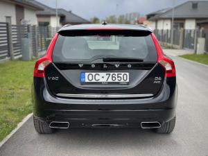 Melns Volvo V60 2014 Jelgava, ar dzinēja tilpumu 2.40 L un nobraukumu 271 tūkst. km par 8500 €, foto 8 vietnē AUTOMOTO.COM.LV