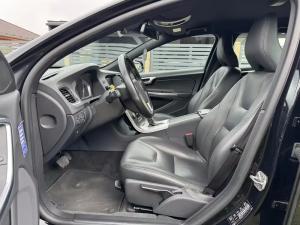 Melns Volvo V60 2014 Jelgava, ar dzinēja tilpumu 2.40 L un nobraukumu 271 tūkst. km par 8500 €, foto 9 vietnē AUTOMOTO.COM.LV