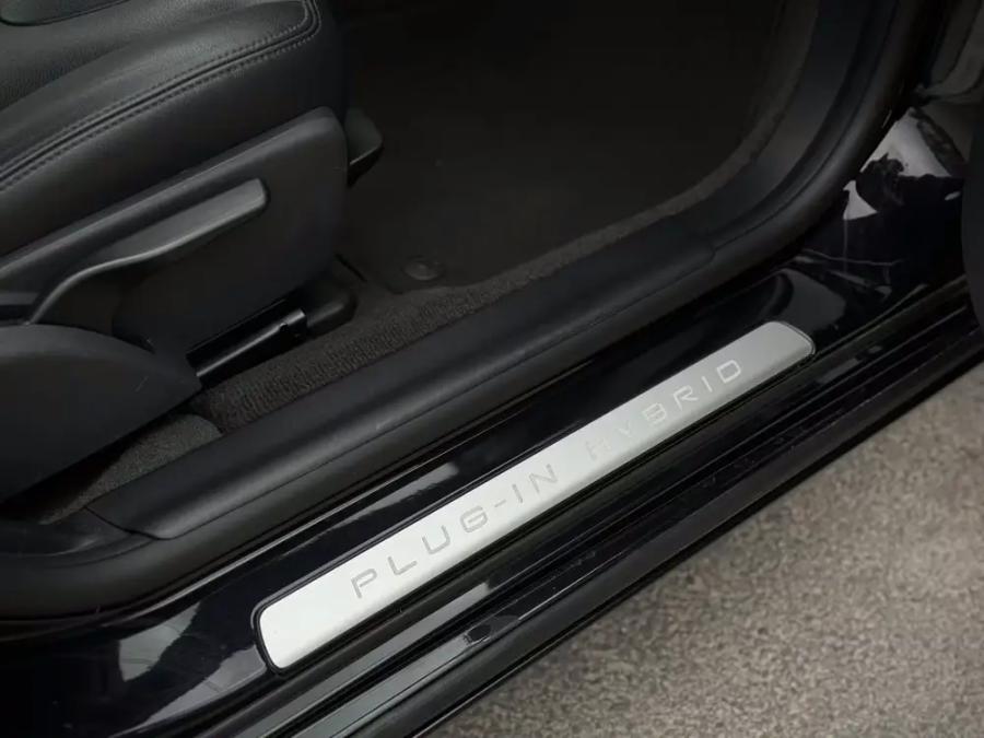 Melns Volvo V60 2014 Jelgava, ar dzinēja tilpumu 2.40 L un nobraukumu 271 tūkst. km par 8500 €, foto 12 vietnē AUTOMOTO.COM.LV