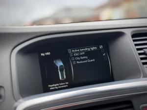 Melns Volvo V60 2014 Jelgava, ar dzinēja tilpumu 2.40 L un nobraukumu 271 tūkst. km par 8500 €, foto 17 vietnē AUTOMOTO.COM.LV