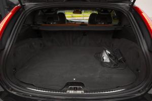 Melns Volvo V60 2014 Jelgava, ar dzinēja tilpumu 2.40 L un nobraukumu 210 tūkst. km par 10650 €, foto 13 vietnē AUTOMOTO.COM.LV