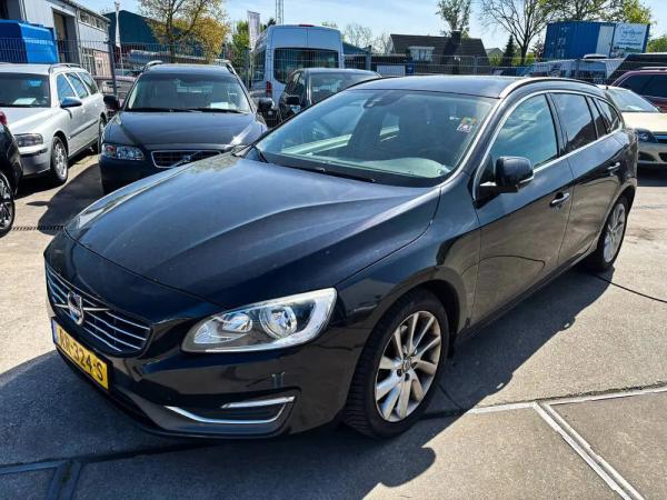 Melns Volvo V60 2014 Jūrmala, ar dzinēja tilpumu 2.00 L un nobraukumu 371 tūkst. km par 5990 €, foto 1 vietnē AUTOMOTO.COM.LV