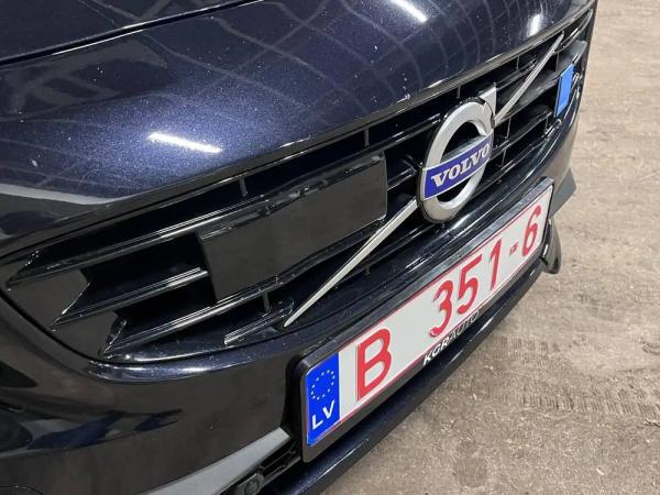 Melns Volvo V60 2014 Jūrmala, ar dzinēja tilpumu 2.40 L un nobraukumu 361 tūkst. km par 9995 €, foto 5 vietnē AUTOMOTO.COM.LV