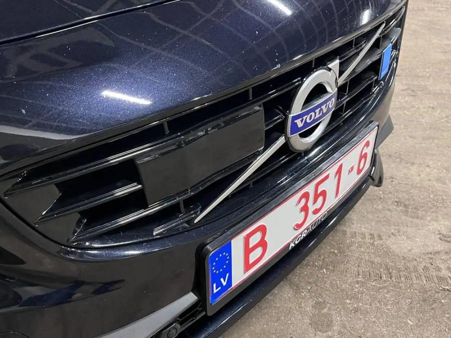 Black Volvo V60 2014 in Jurmala, with an engine capacity of 2.40 L and mileage of 361 thousand km for 9995 €, photo 6 on AUTOMOTO.COM.LV