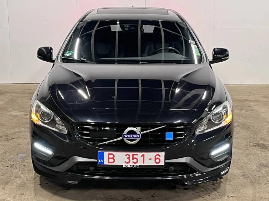 Black Volvo V60 2014 in Jurmala, with an engine capacity of 2.40 L and mileage of 361 thousand km for 9995 €, photo 8 on AUTOMOTO.COM.LV