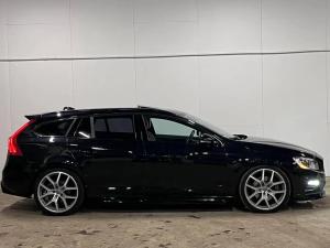 Black Volvo V60 2014 in Jurmala, with an engine capacity of 2.40 L and mileage of 361 thousand km for 9995 €, photo 17 on AUTOMOTO.COM.LV