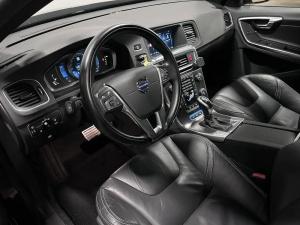 Black Volvo V60 2014 in Jurmala, with an engine capacity of 2.40 L and mileage of 361 thousand km for 9995 €, photo 21 on AUTOMOTO.COM.LV