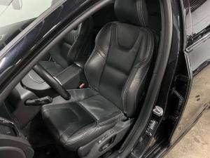 Black Volvo V60 2014 in Jurmala, with an engine capacity of 2.40 L and mileage of 361 thousand km for 9995 €, photo 23 on AUTOMOTO.COM.LV