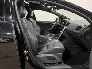Black Volvo V60 2014 in Jurmala, with an engine capacity of 2.40 L and mileage of 361 thousand km for 9995 €, photo 26 on AUTOMOTO.COM.LV