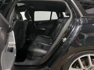 Black Volvo V60 2014 in Jurmala, with an engine capacity of 2.40 L and mileage of 361 thousand km for 9995 €, photo 30 on AUTOMOTO.COM.LV