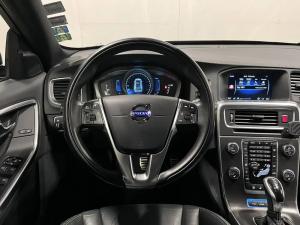 Black Volvo V60 2014 in Jurmala, with an engine capacity of 2.40 L and mileage of 361 thousand km for 9995 €, photo 33 on AUTOMOTO.COM.LV
