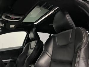 Black Volvo V60 2014 in Jurmala, with an engine capacity of 2.40 L and mileage of 361 thousand km for 9995 €, photo 35 on AUTOMOTO.COM.LV