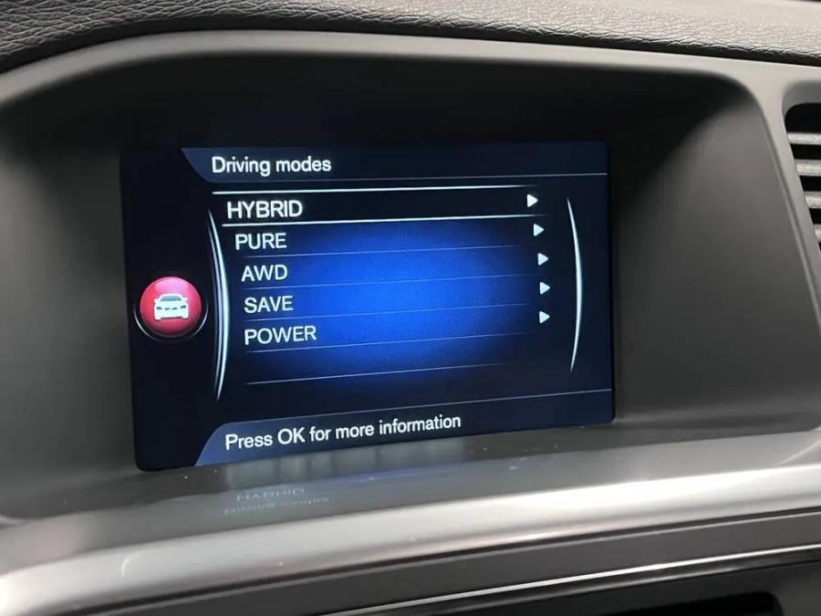 Black Volvo V60 2014 in Jurmala, with an engine capacity of 2.40 L and mileage of 361 thousand km for 9995 €, photo 40 on AUTOMOTO.COM.LV