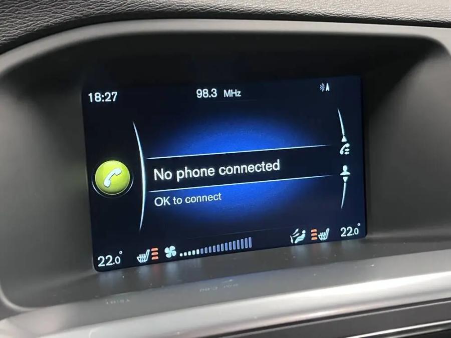 Black Volvo V60 2014 in Jurmala, with an engine capacity of 2.40 L and mileage of 361 thousand km for 9995 €, photo 42 on AUTOMOTO.COM.LV