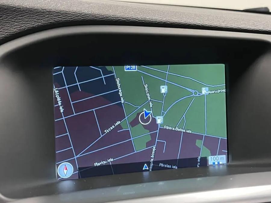 Black Volvo V60 2014 in Jurmala, with an engine capacity of 2.40 L and mileage of 361 thousand km for 9995 €, photo 44 on AUTOMOTO.COM.LV