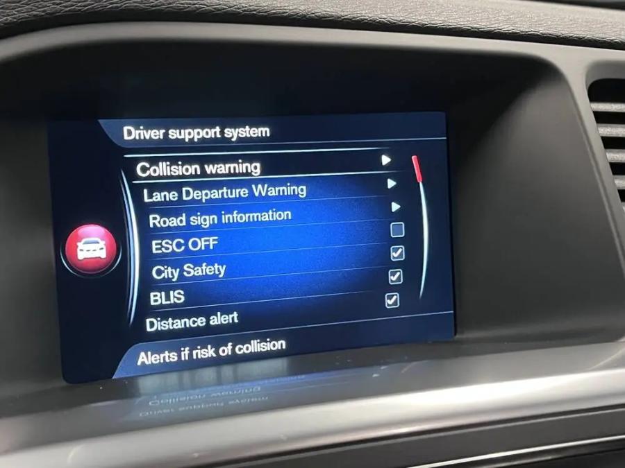 Black Volvo V60 2014 in Jurmala, with an engine capacity of 2.40 L and mileage of 361 thousand km for 9995 €, photo 49 on AUTOMOTO.COM.LV