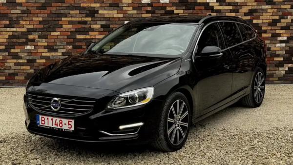 Black Volvo V60 2014 in Riga, with an engine capacity of 2.40 L and mileage of 149 thousand km for 13000 €, photo 1 on AUTOMOTO.COM.LV