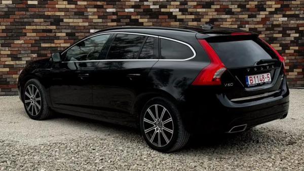 Black Volvo V60 2014 in Riga, with an engine capacity of 2.40 L and mileage of 149 thousand km for 13000 €, photo 3 on AUTOMOTO.COM.LV