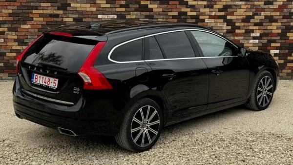 Black Volvo V60 2014 in Riga, with an engine capacity of 2.40 L and mileage of 149 thousand km for 13000 €, photo 4 on AUTOMOTO.COM.LV